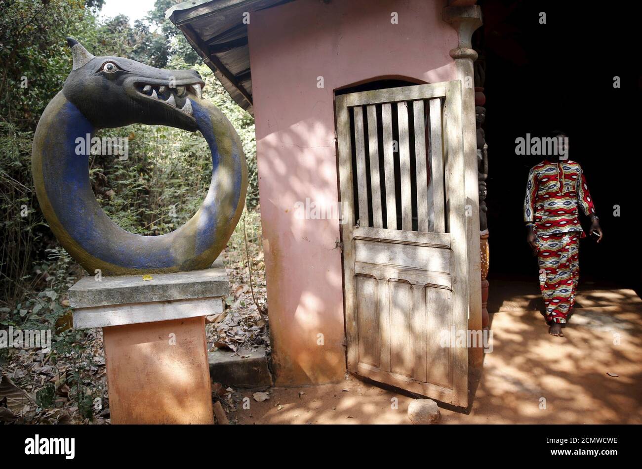 Voodoo benin shrine hi-res stock photography and images - Alamy
