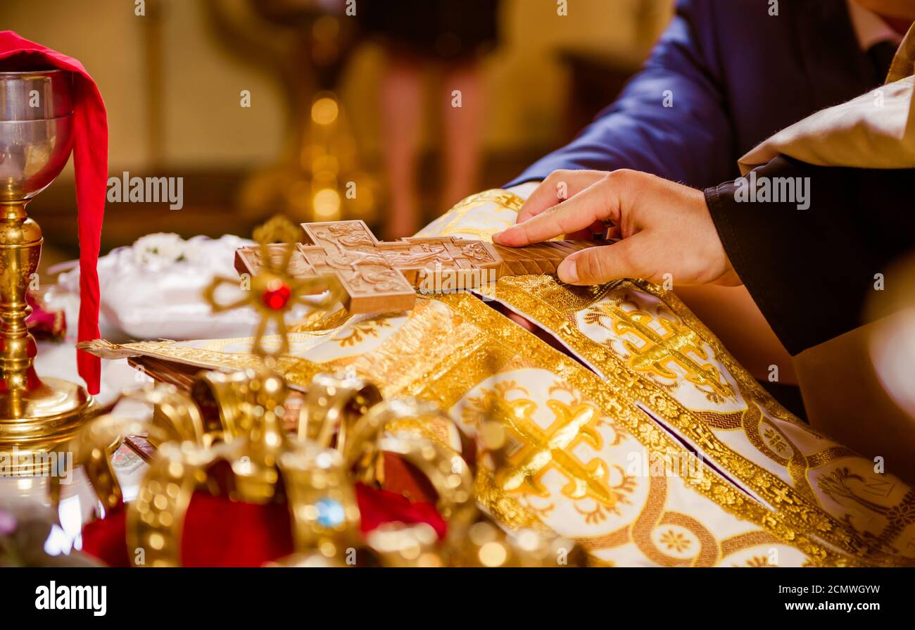 Church ceremony detail hi-res stock photography and images - Alamy