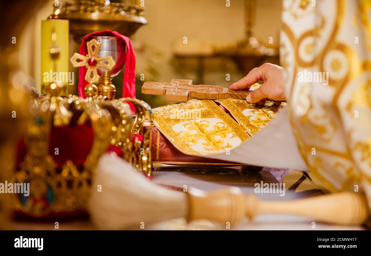 Orthodox wedding ceremony hands hi-res stock photography and images - Alamy