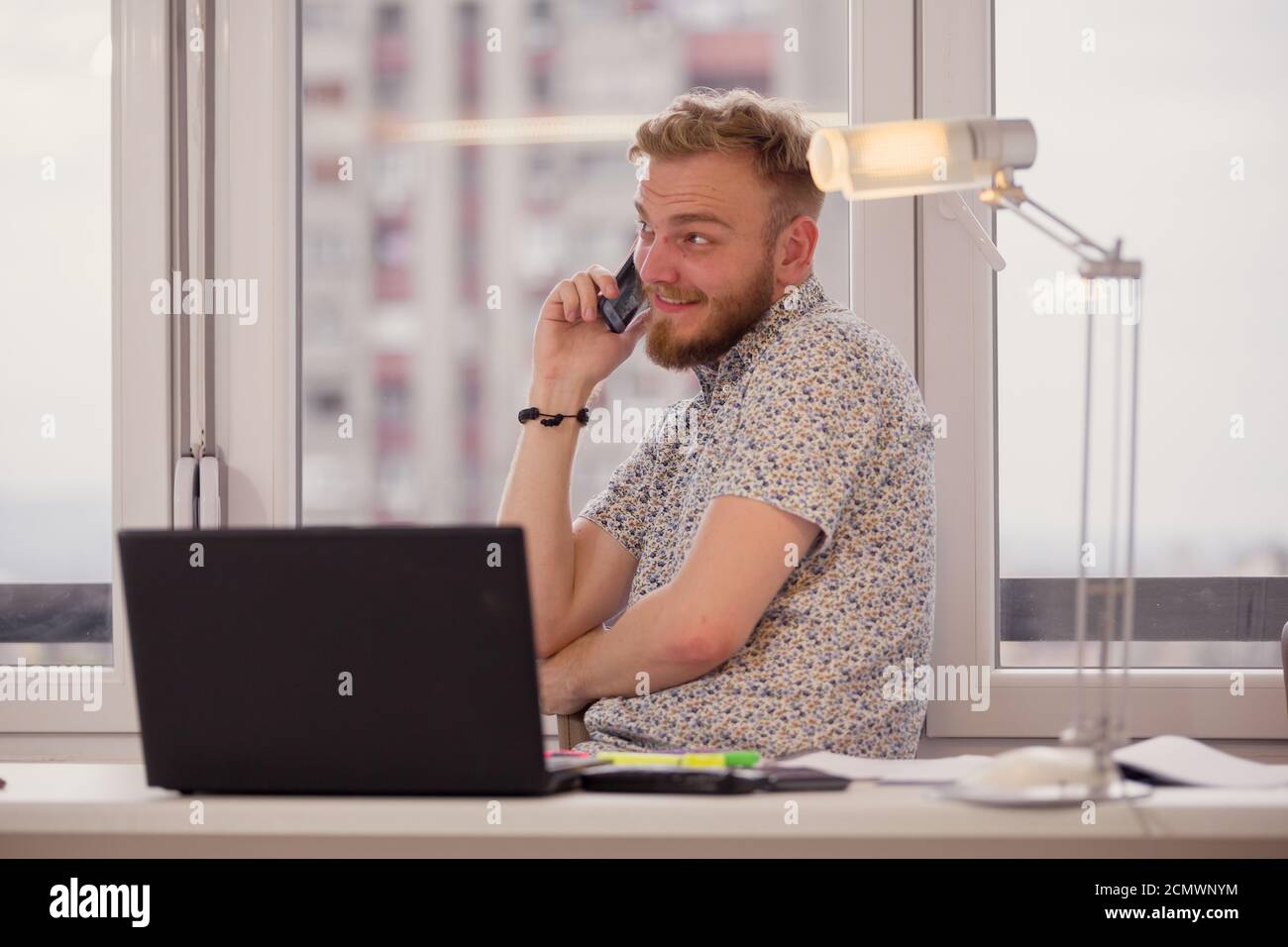 Acting cute hi-res stock photography and images - Alamy