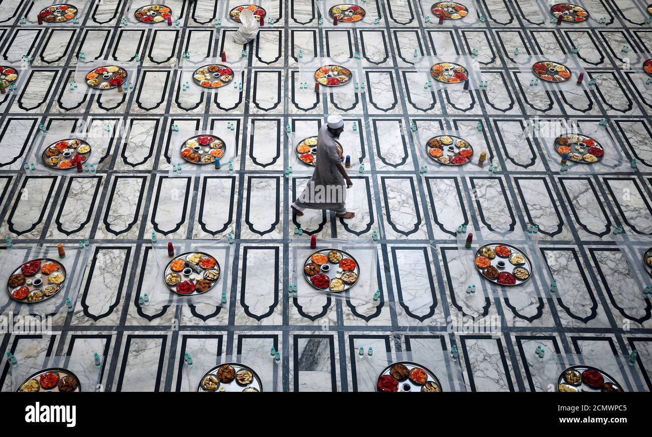 Breaking fast meals hi-res stock photography and images - Alamy