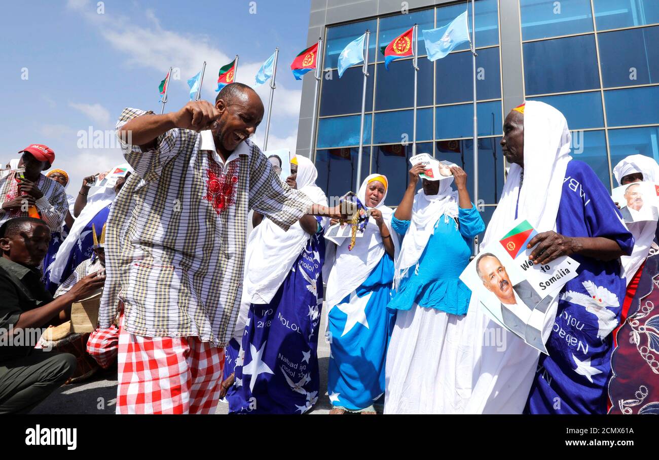 Somali dancers hi-res stock photography and images - Alamy