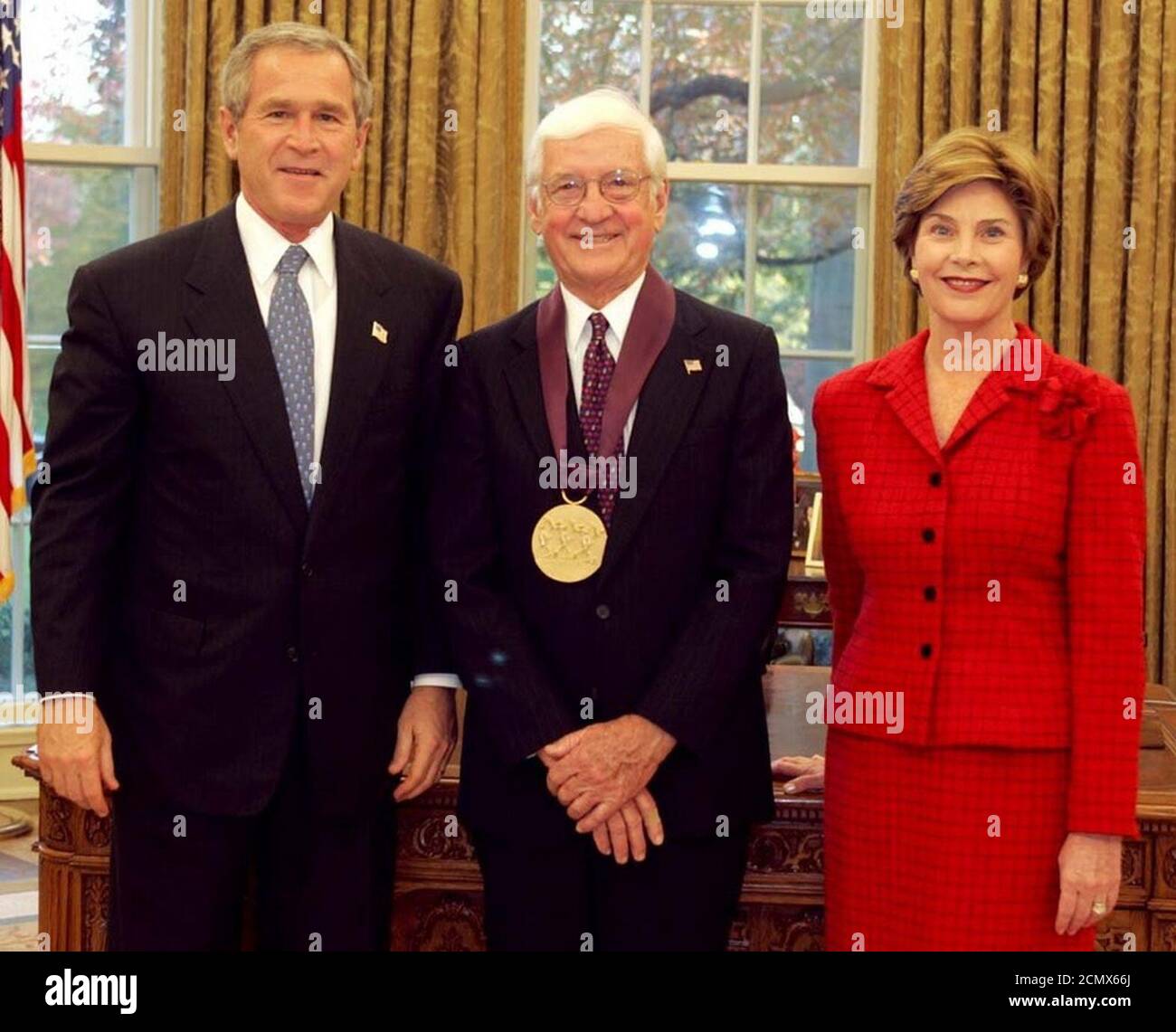John Ruthven 2004 National Medal of Arts Stock Photo - Alamy