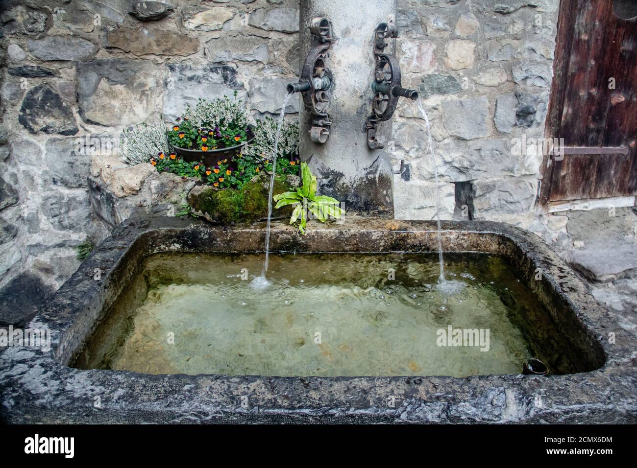Antique drinking fountain hi-res stock photography and images - Alamy