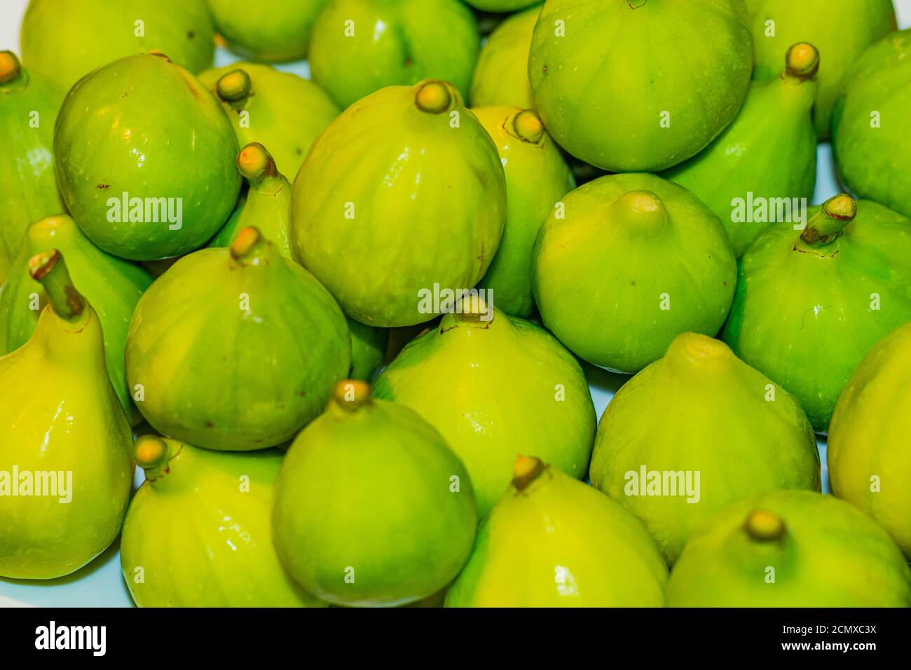 Green figs fruits after getting collected Stock Photo - Alamy