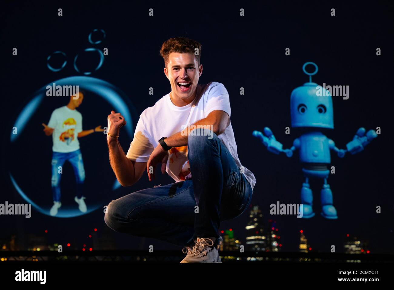 Tiktok dance hi-res stock photography and images - Alamy