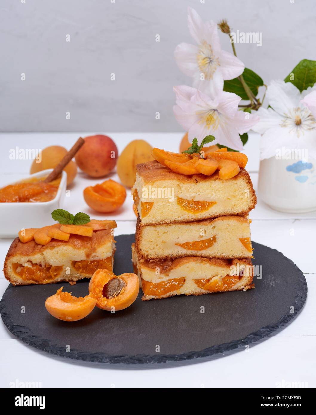 Graphite square hi-res stock photography and images - Alamy