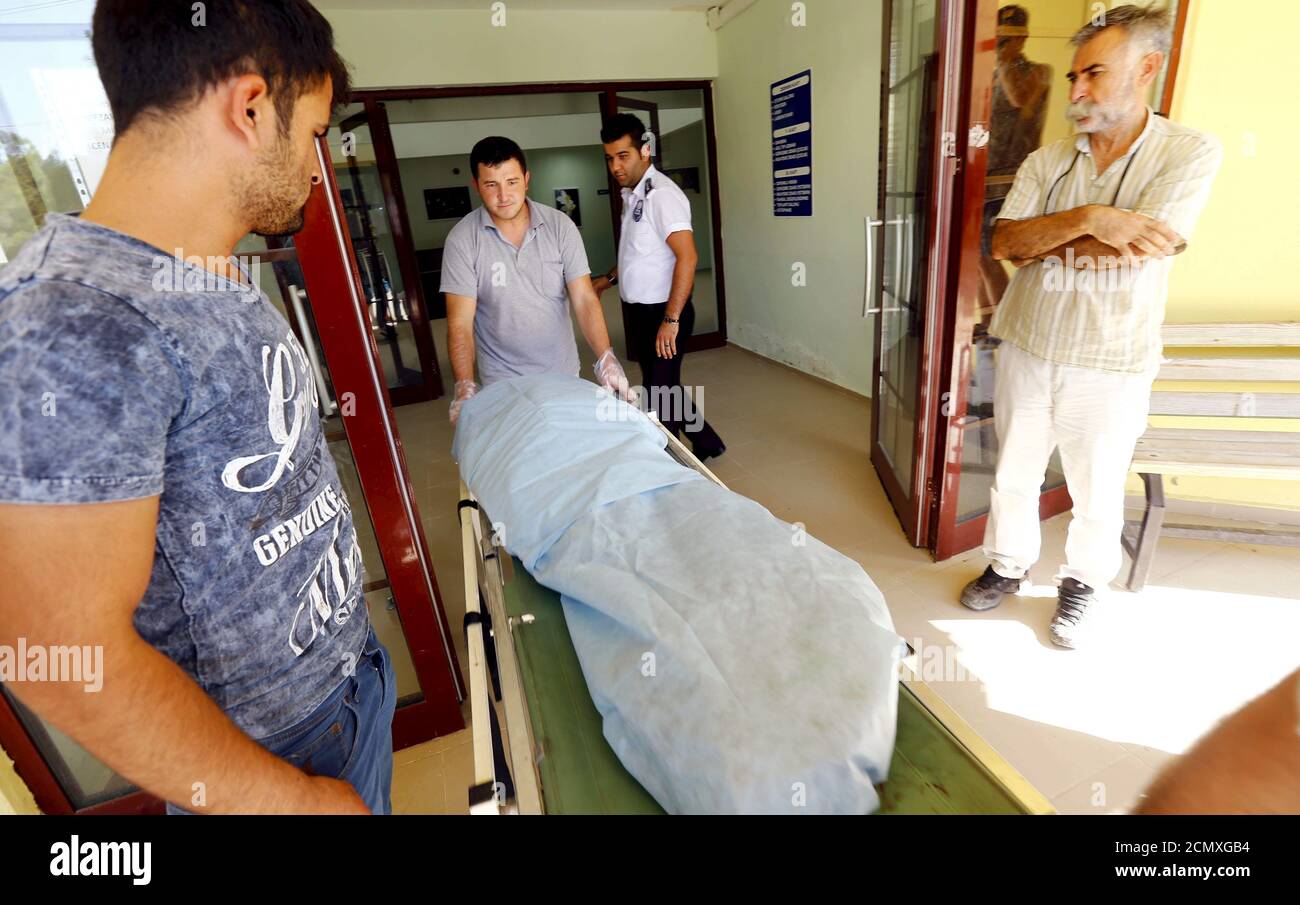 Drowned corpse hi-res stock photography and images - Alamy