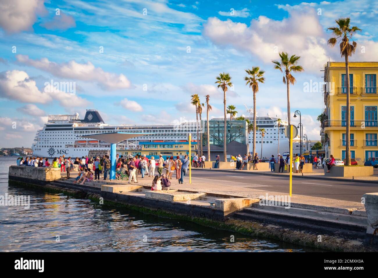 Ship building colonial america hi-res stock photography and images - Alamy
