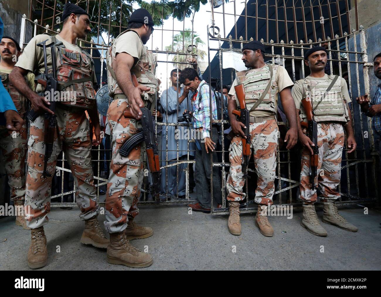 Karachi press club hi-res stock photography and images - Alamy