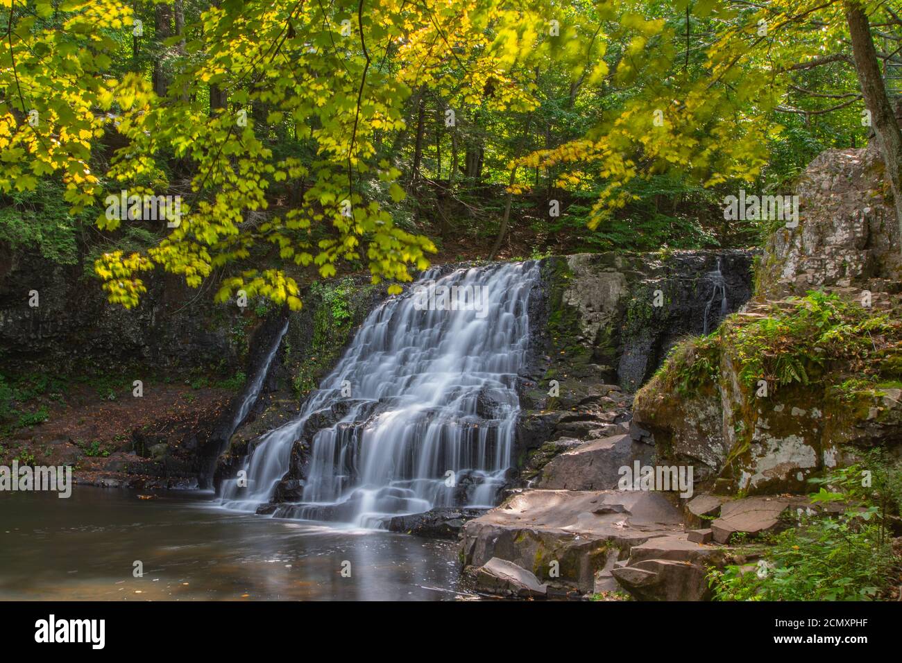 Inspirational waterfall landscapes hi-res stock photography and images ...