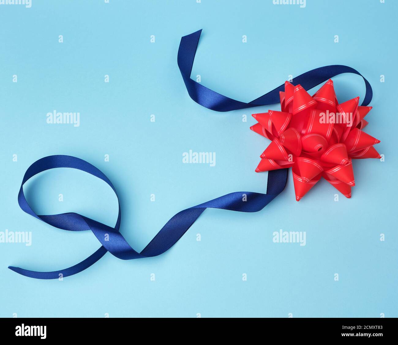 Red ribbon blue background hi-res stock photography and images - Alamy
