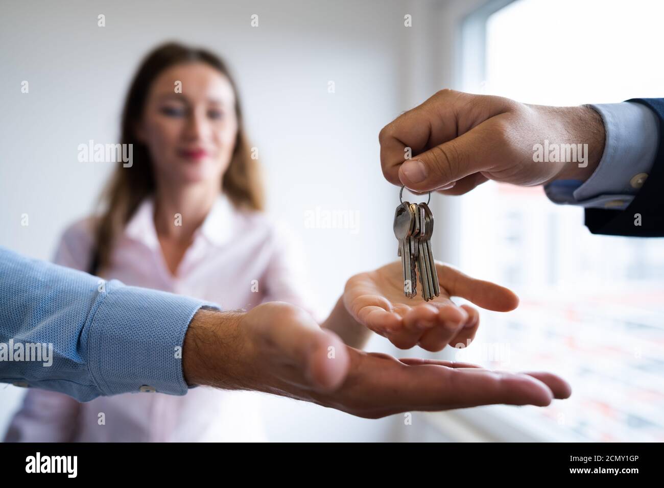 Handover keys hi-res stock photography and images - Alamy
