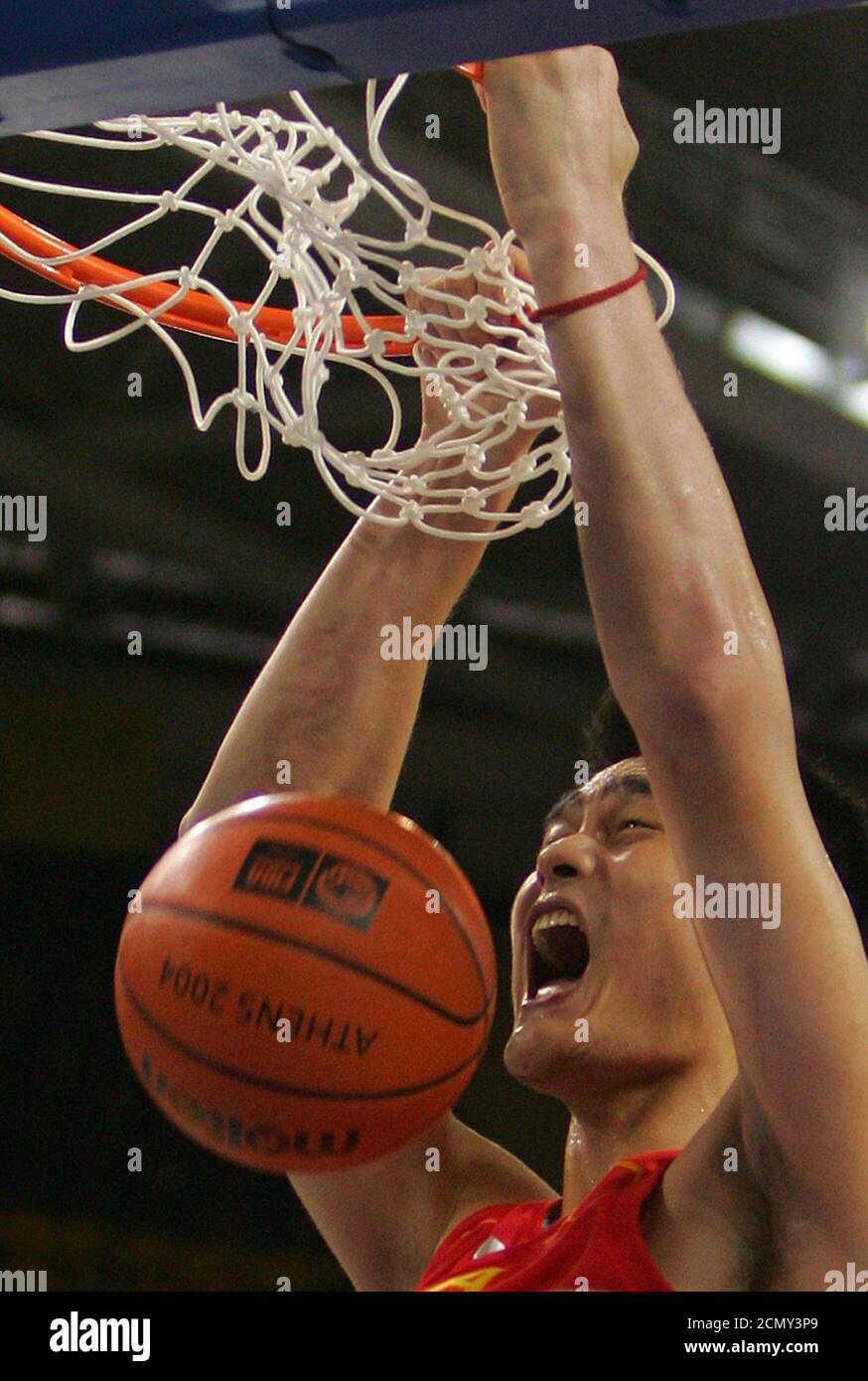 Basketball olympic games 2004 mens hi-res stock photography and images ...