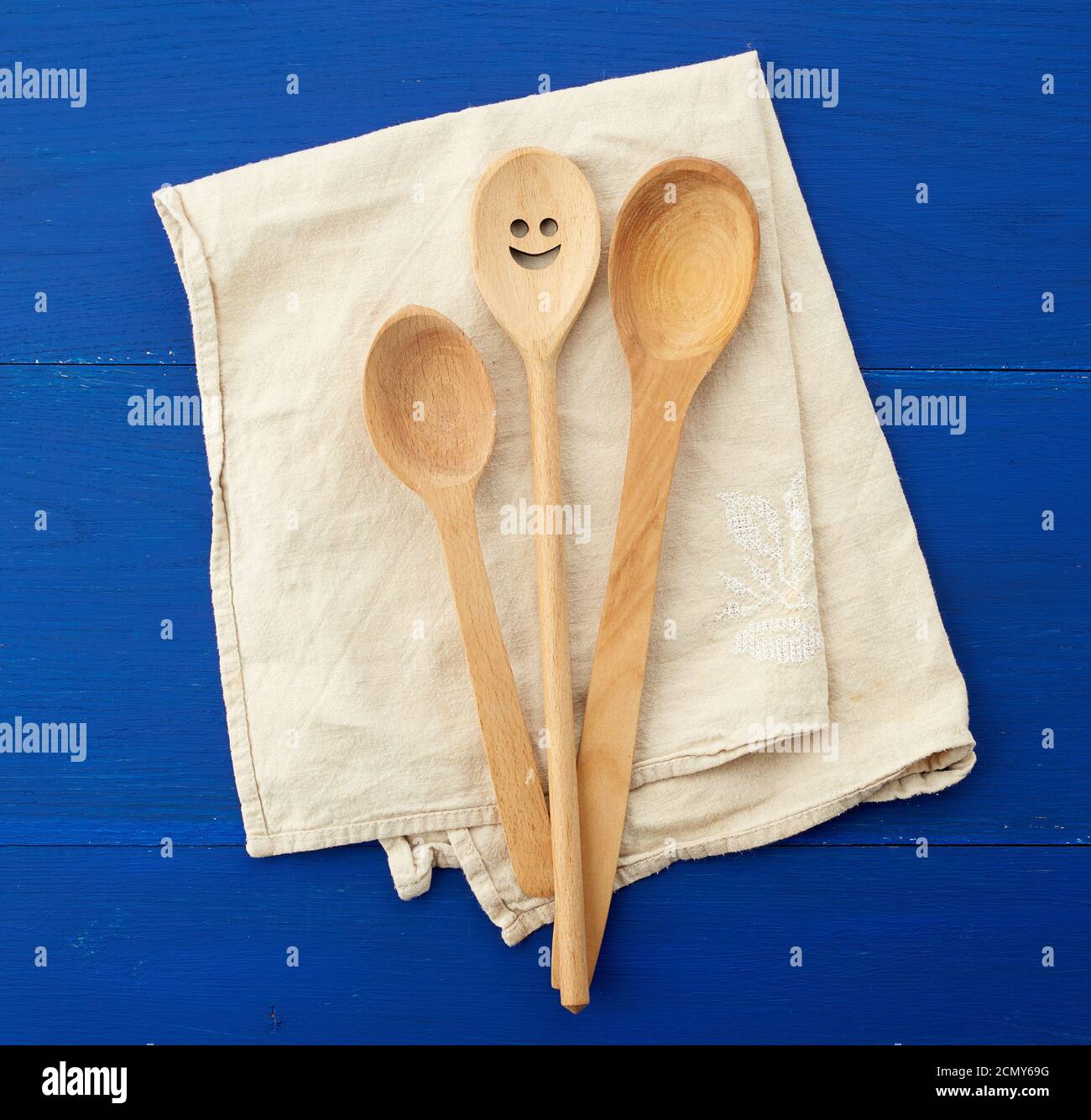 vintage wooden spoons and white textile kitchen towel Stock Photo - Alamy
