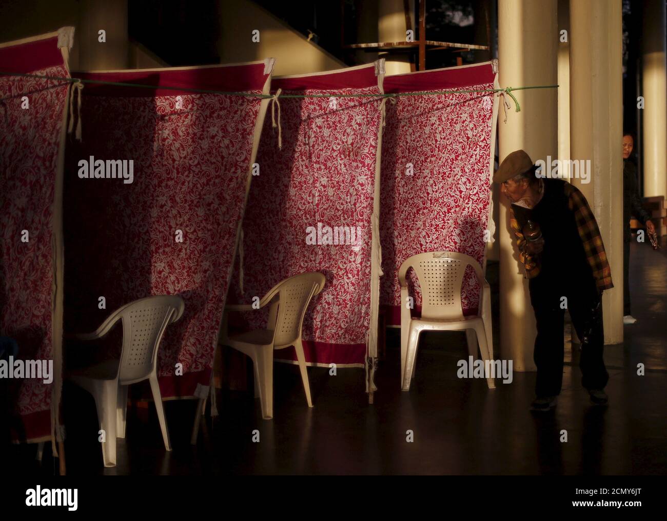 Polling booths india hi-res stock photography and images - Alamy