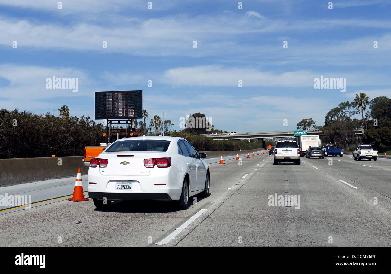 Lane closure hi-res stock photography and images - Alamy