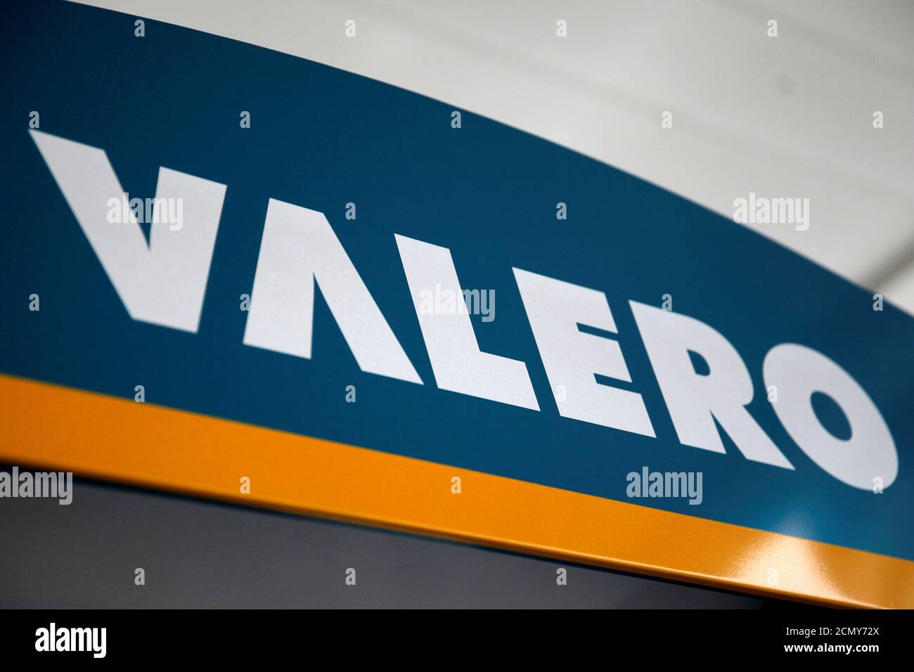 Valero [gas station] hi-res stock photography and images - Alamy
