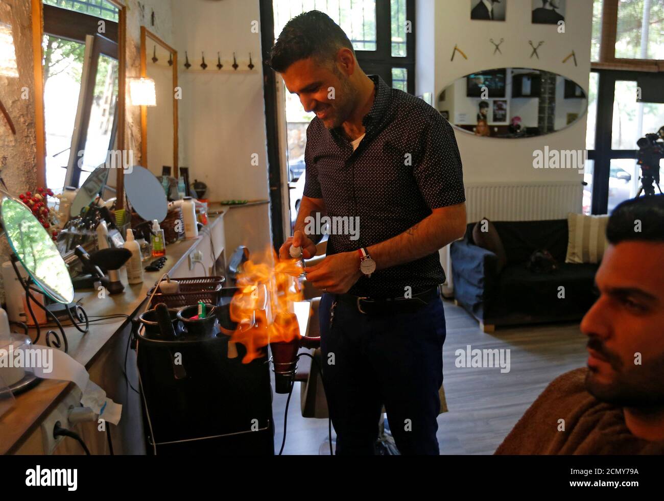 Kurdish barber shop hi-res stock photography and images - Alamy