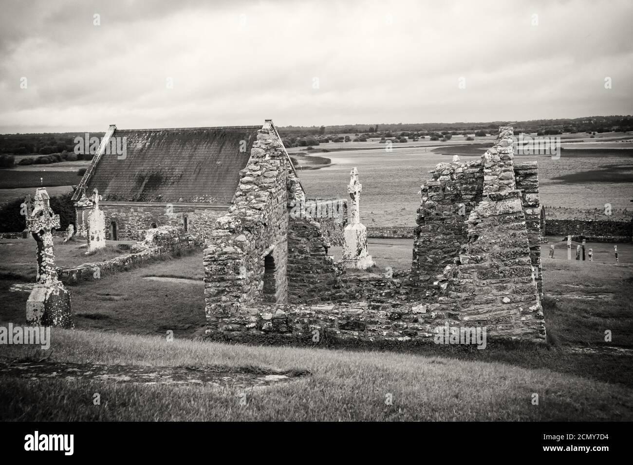 Clonmacnoise ireland monastery hi-res stock photography and images - Alamy