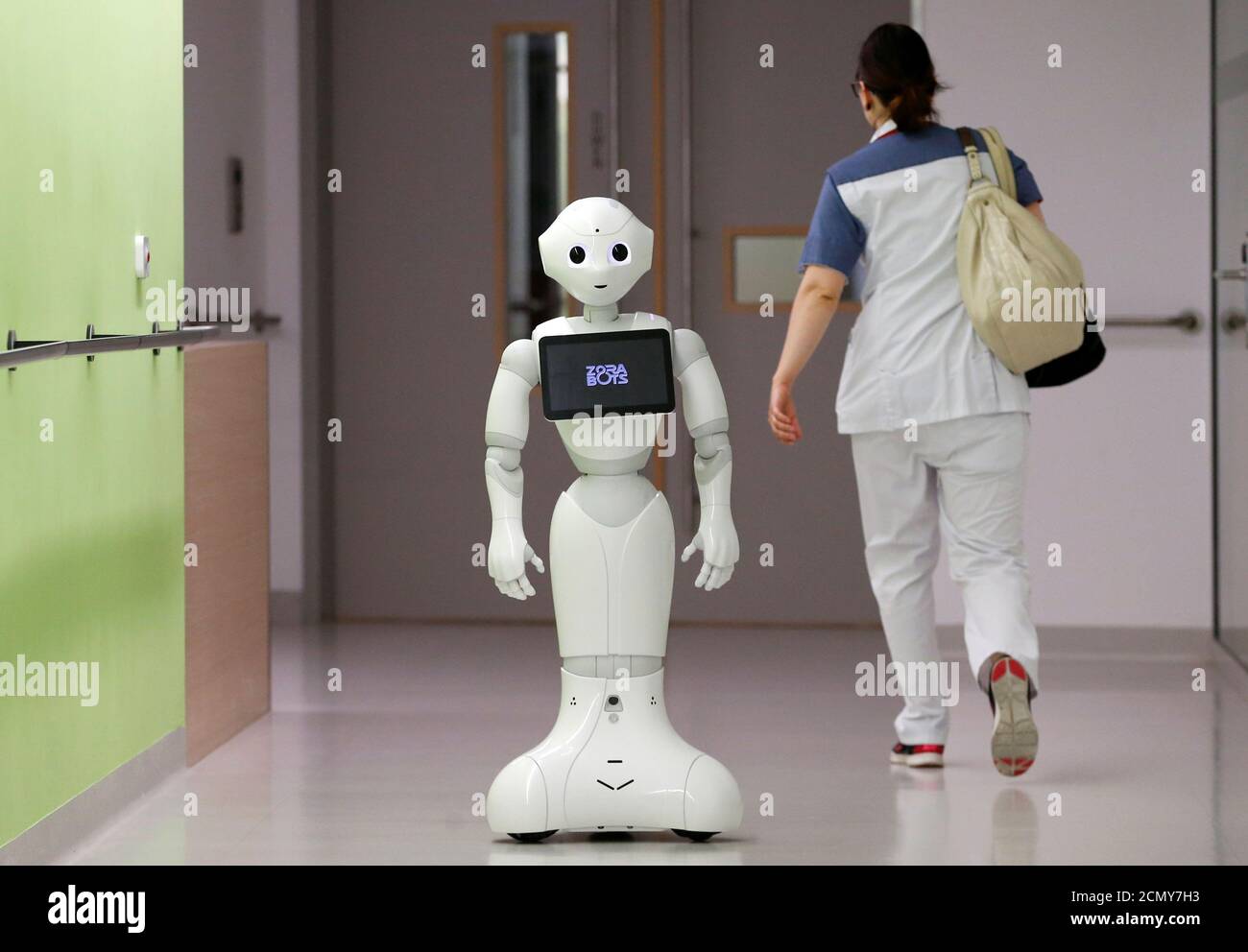 Robot nurse hi-res stock photography and images - Alamy