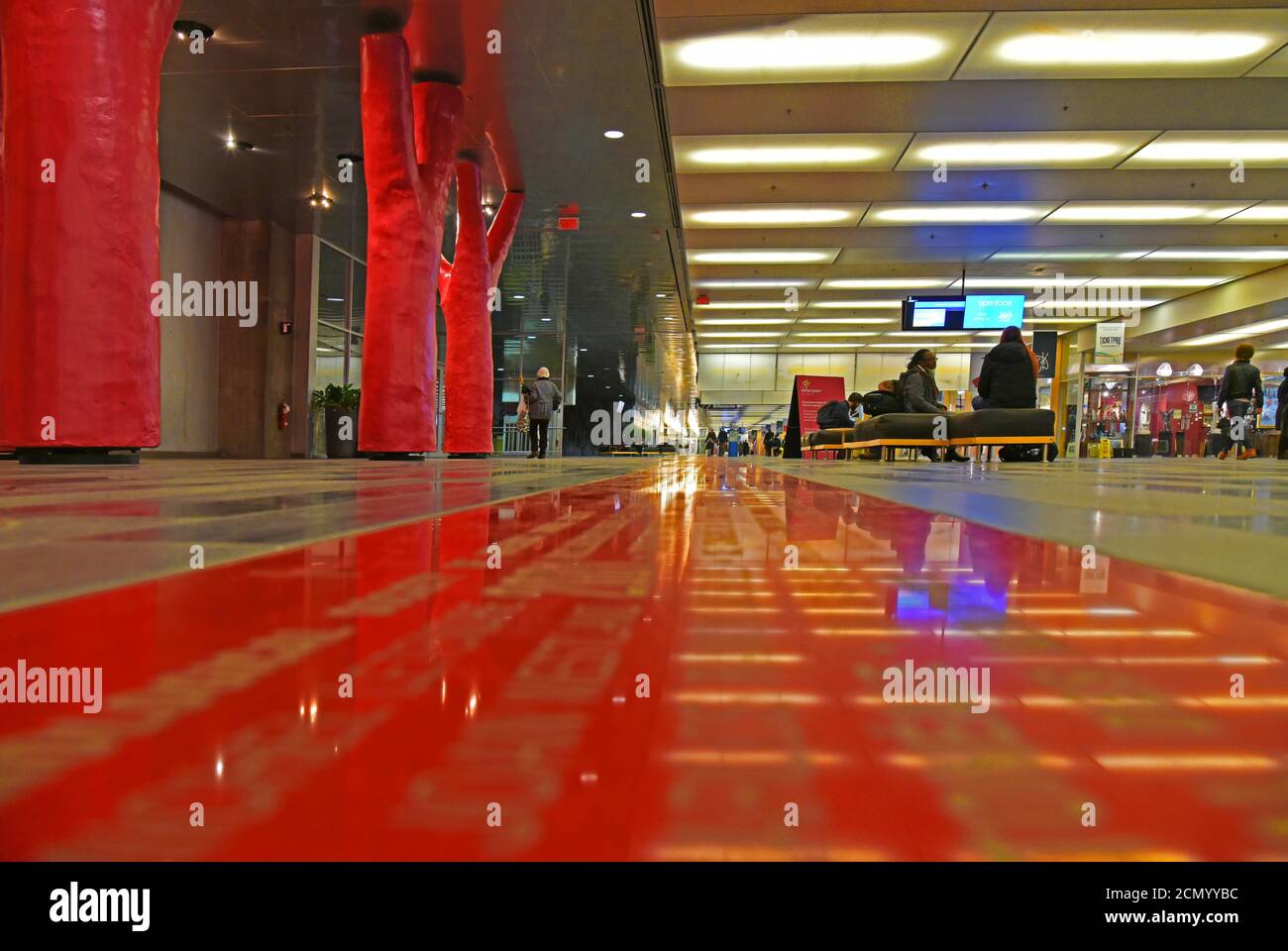 Shopping mall floor hi-res stock photography and images - Alamy