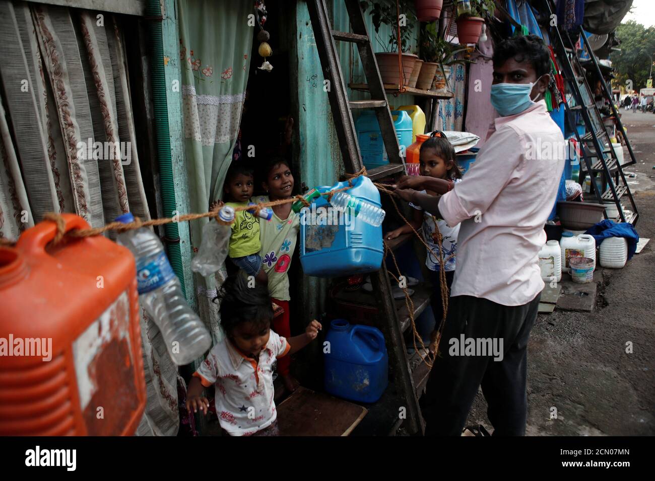 Dharavi children hi-res stock photography and images - Alamy