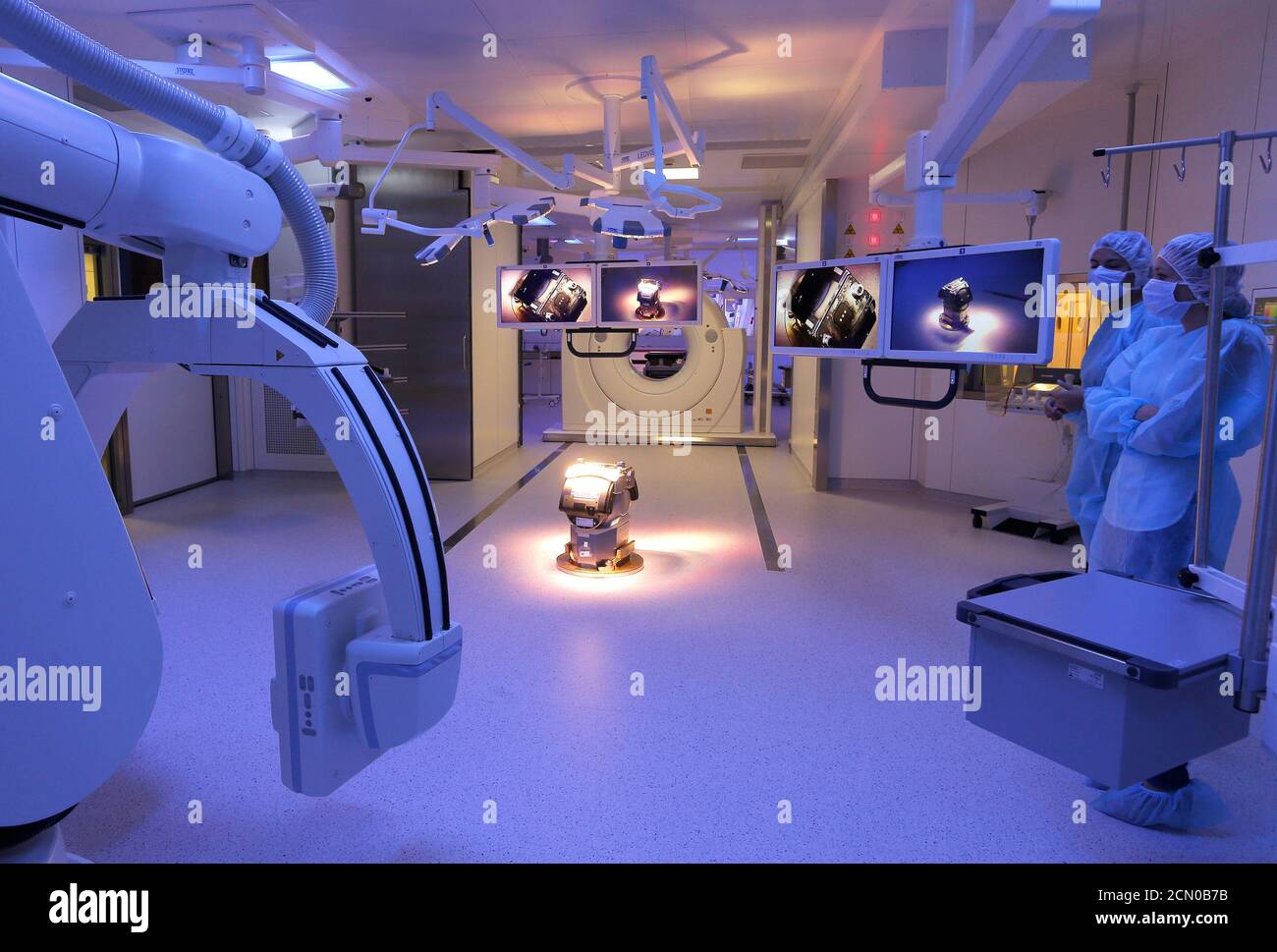 Hybrid operating hi-res stock photography and images - Alamy