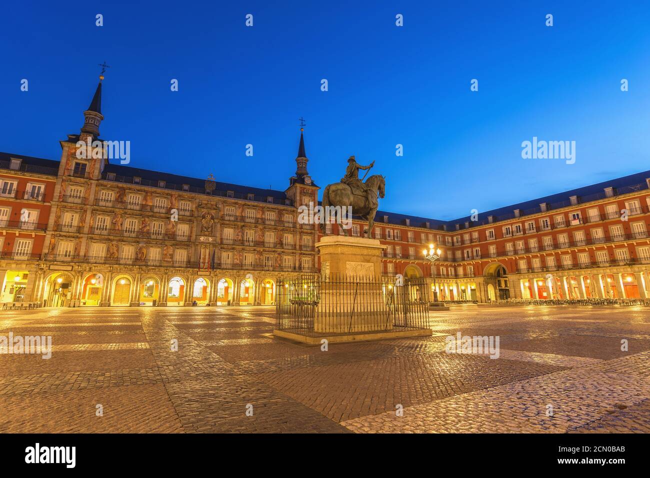 City plaza night hi-res stock photography and images - Alamy