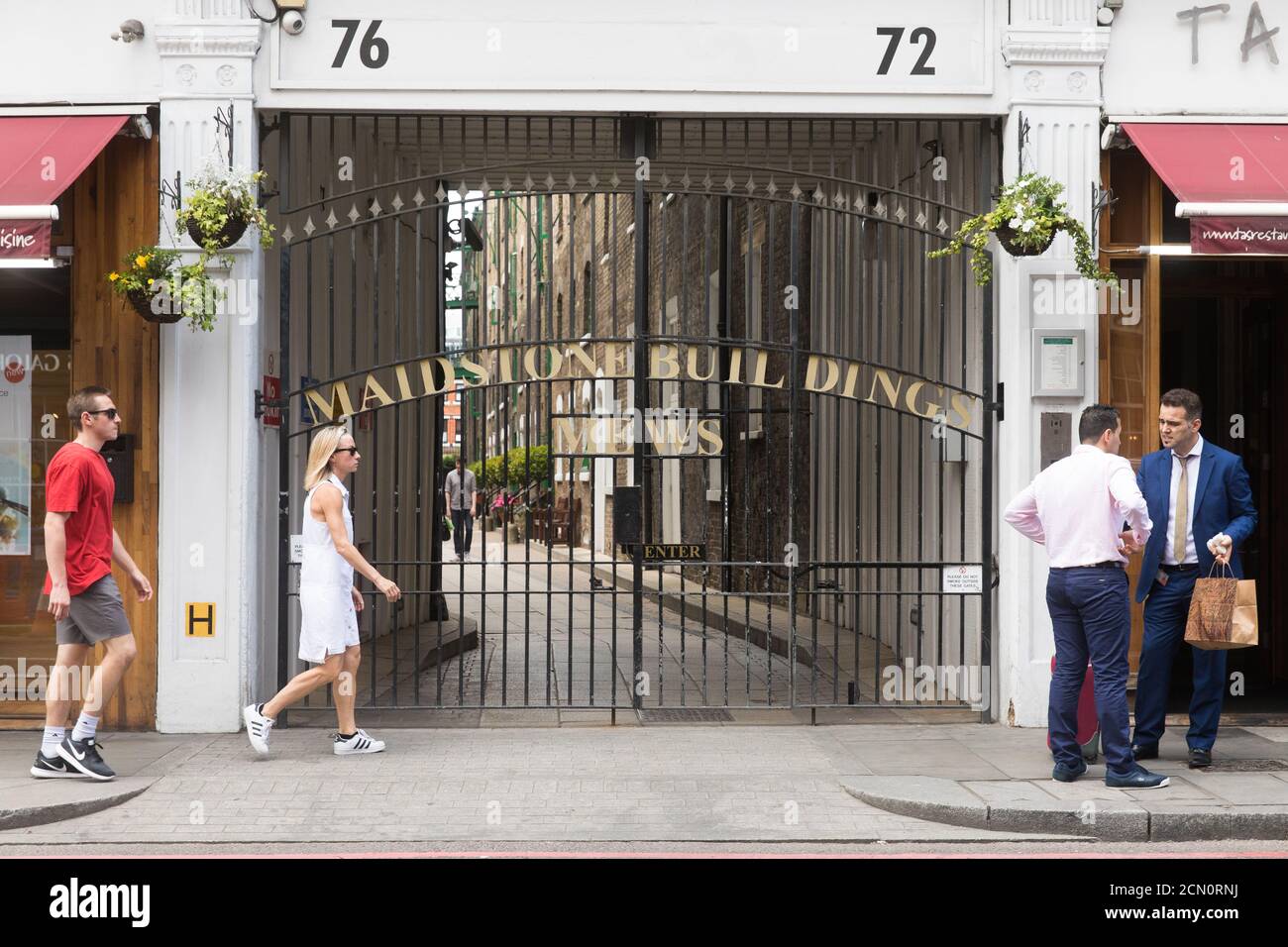 Borough high street Stock Photo - Alamy