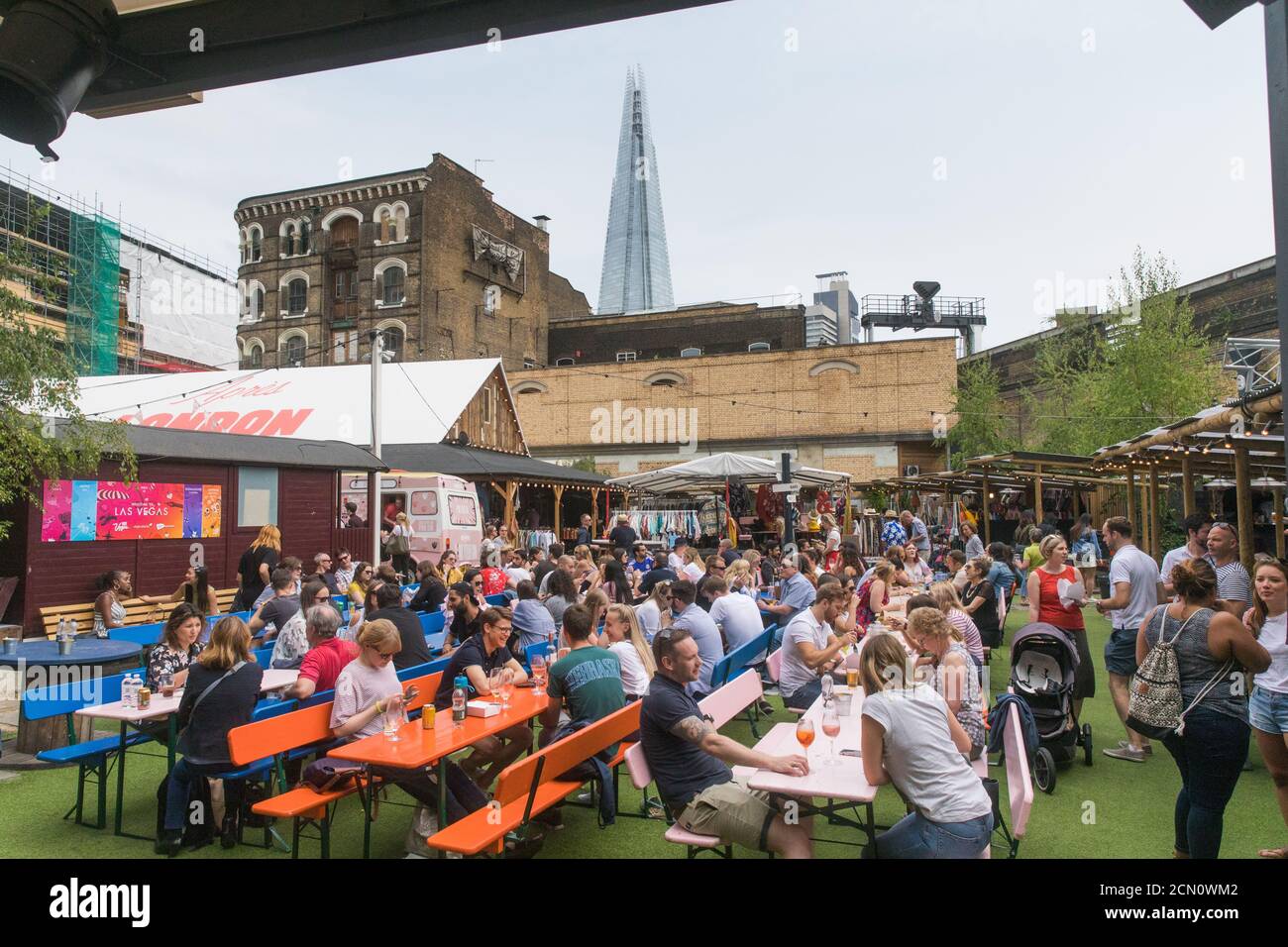 Flat iron square london hi-res stock photography and images - Alamy