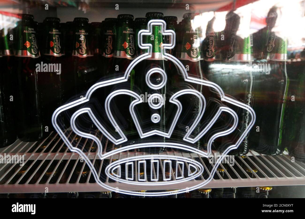 Carlsberg beer logo hi-res stock photography and images - Alamy