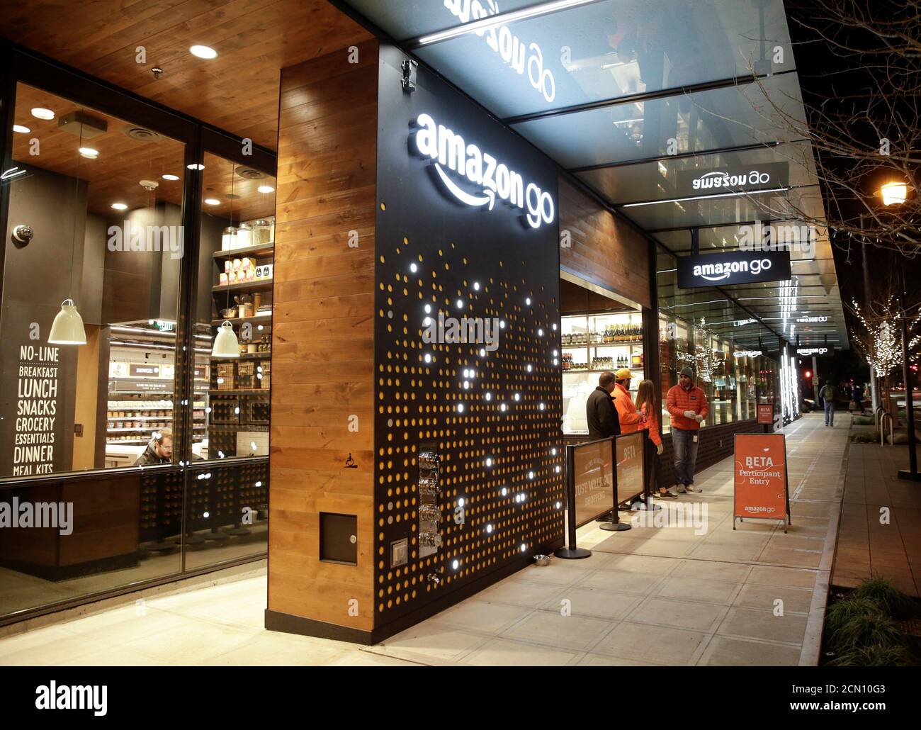 Amazon go checkout hi-res stock photography and images - Alamy