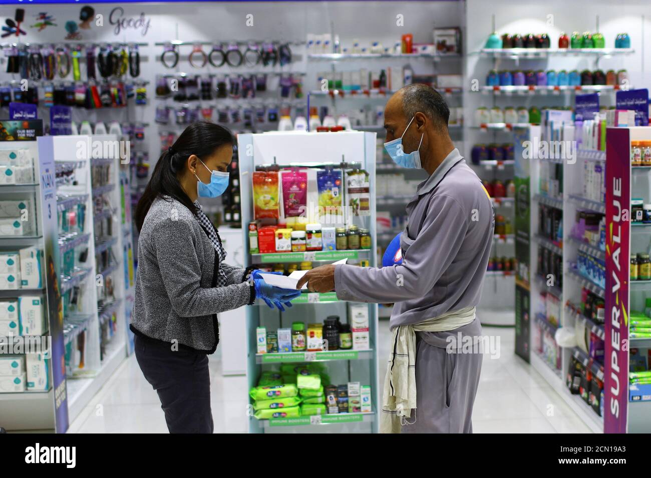 Pharmacist Arab High Resolution Stock Photography and Images - Alamy
