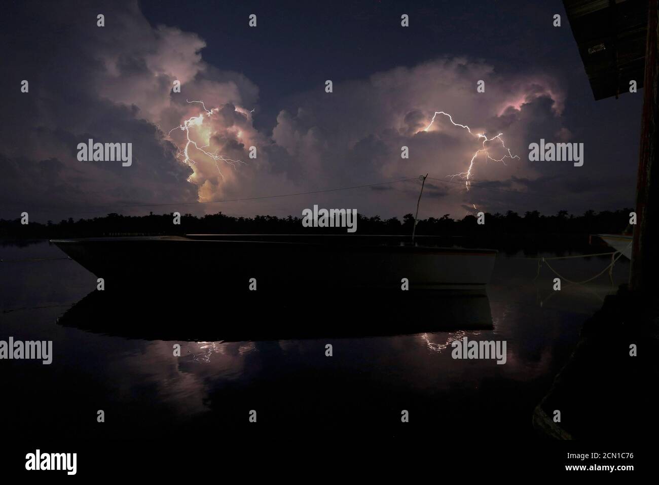 Lake maracaibo lightning hi-res stock photography and images - Alamy