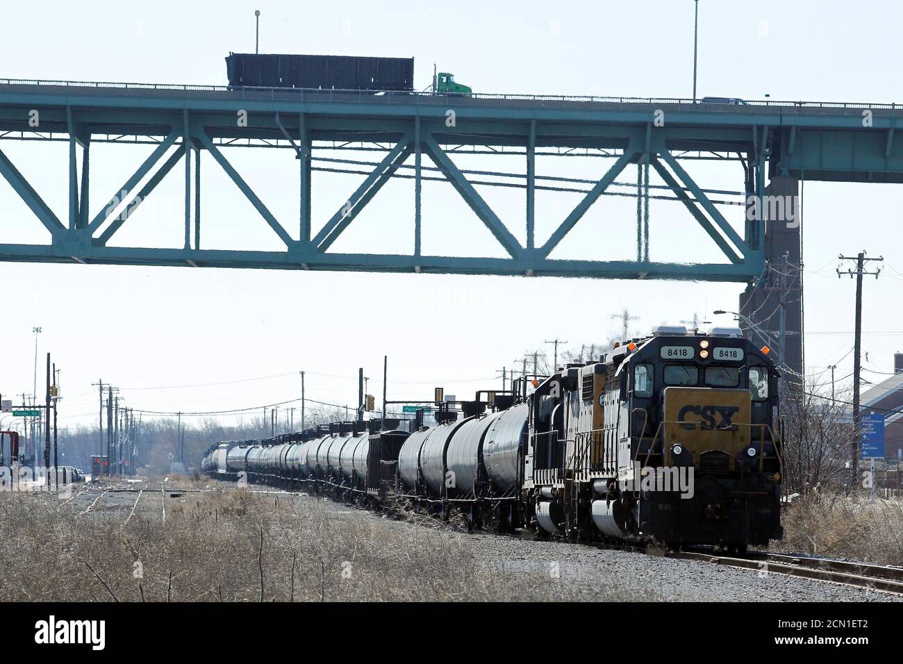 Liquefied natural gas train hi-res stock photography and images - Alamy