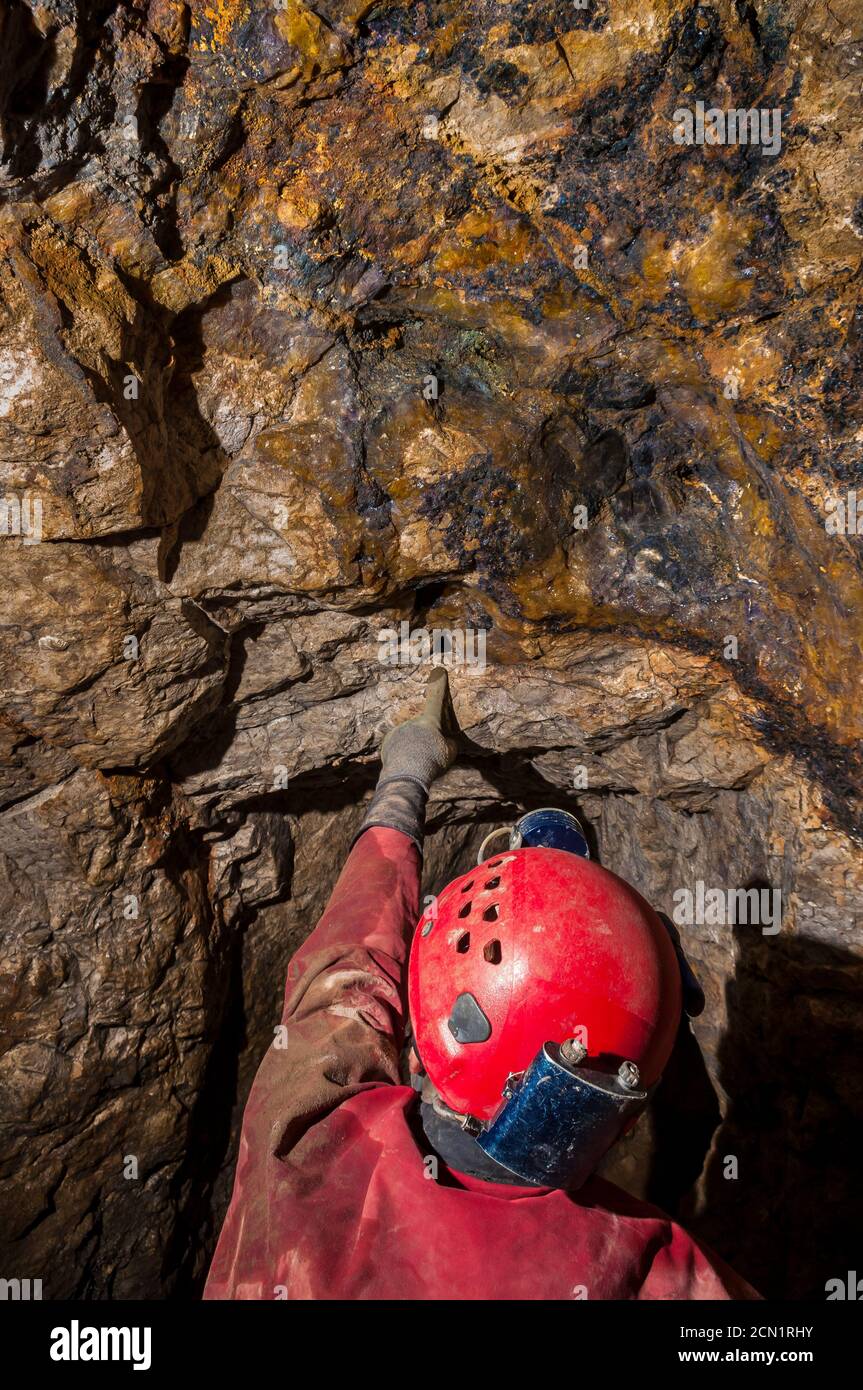 Castleton caves hi-res stock photography and images - Alamy