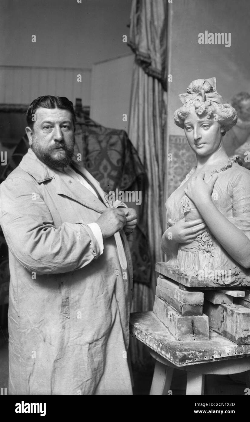 En su estudio hi-res stock photography and images - Alamy