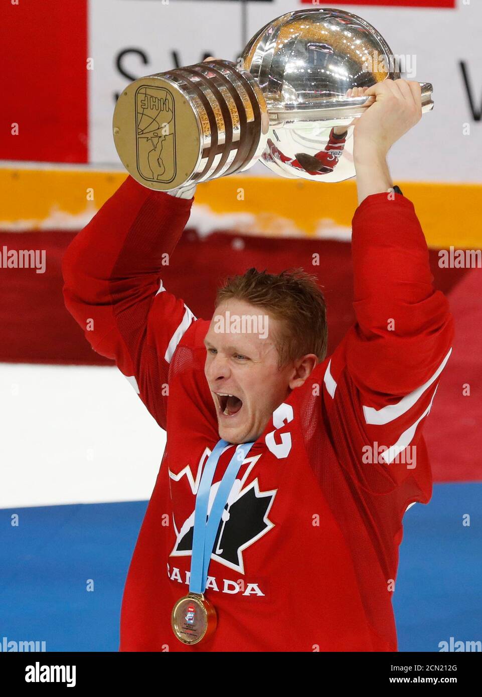 Corey perry trophy hi-res stock photography and images - Alamy