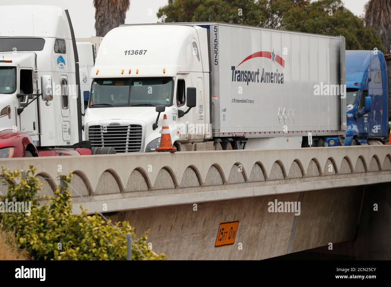 Mexico border crossing trucks hi-res stock photography and images - Alamy