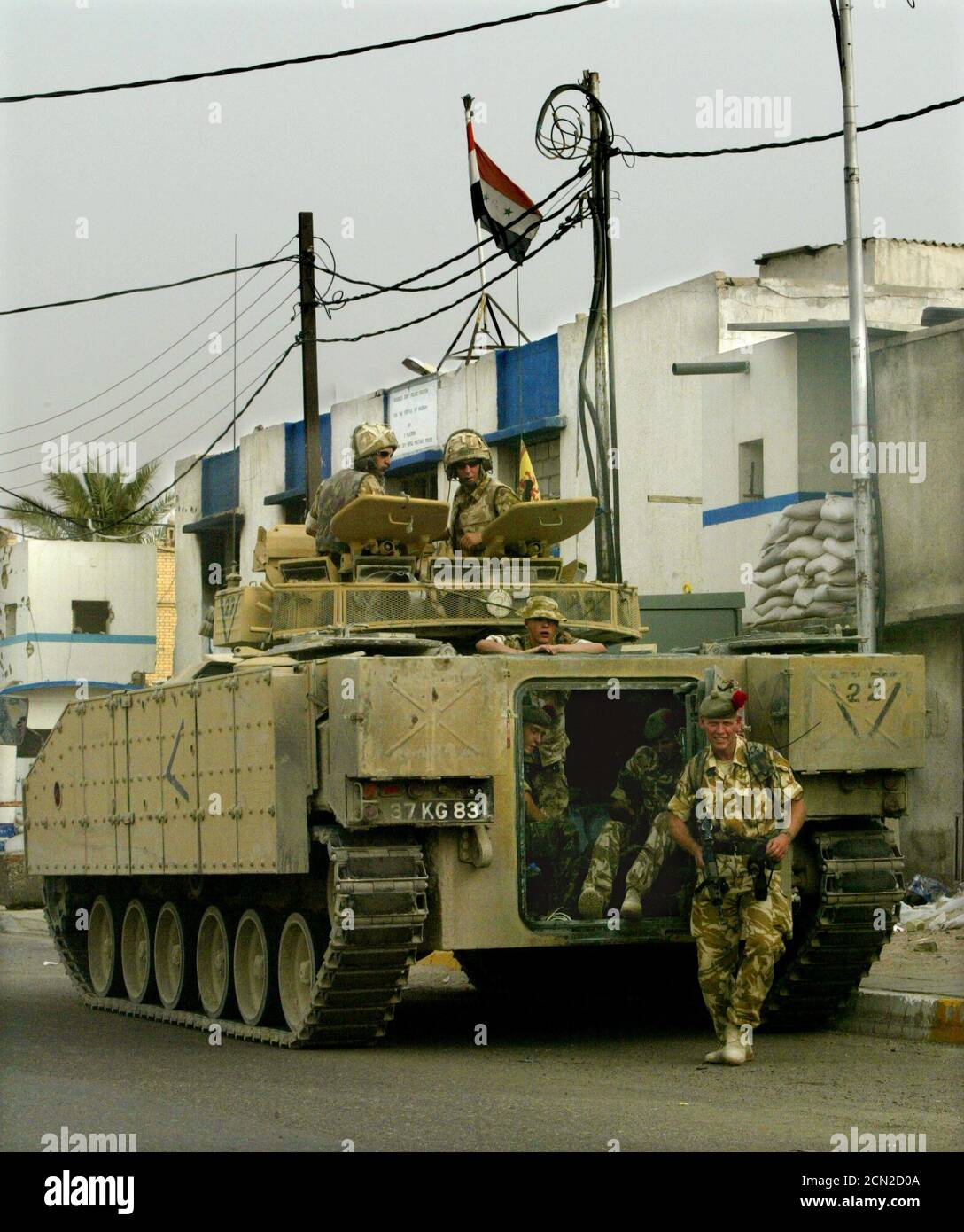 British soldiers iraq basra 2003 hi-res stock photography and images ...