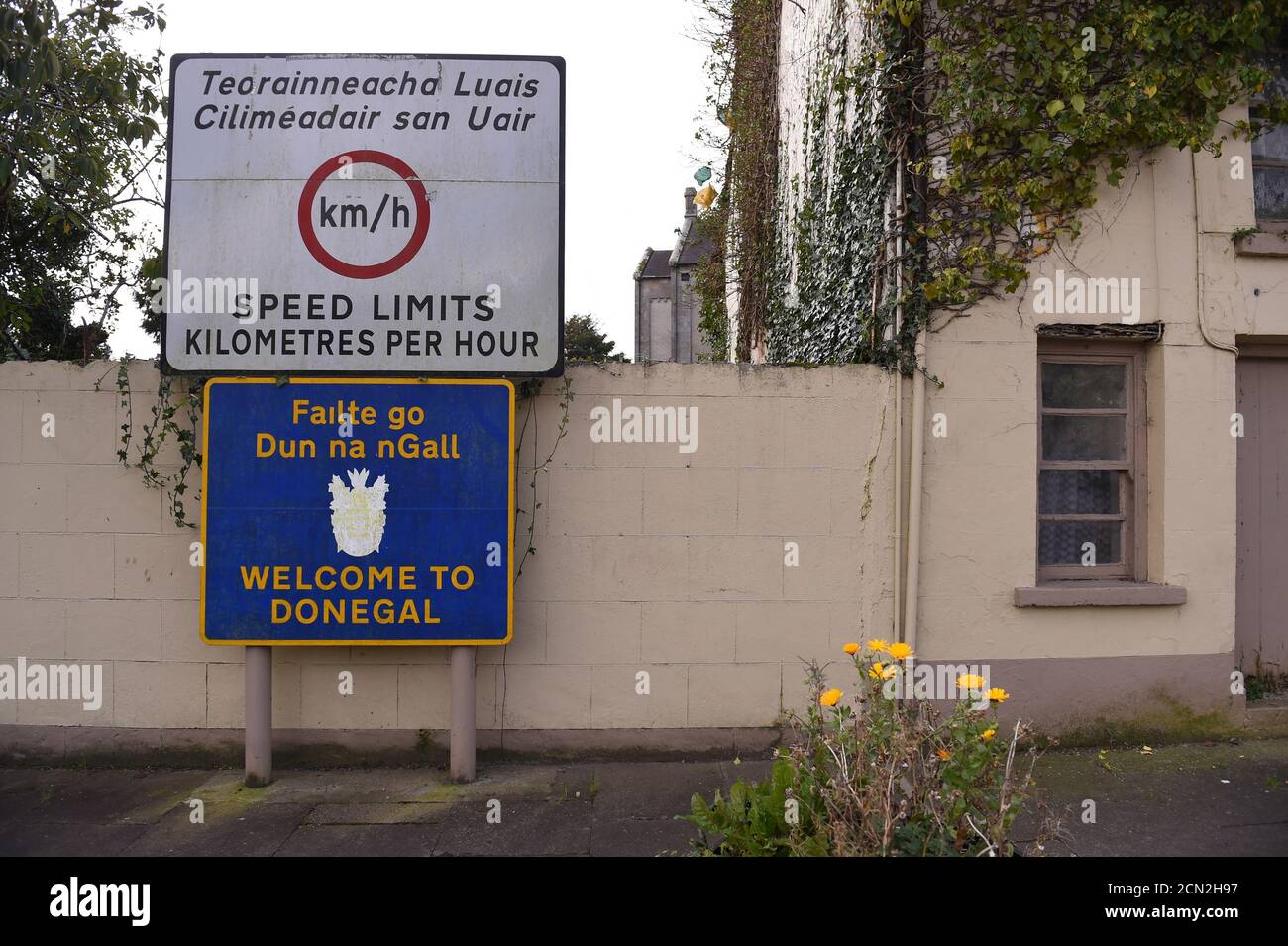 Speed limits ireland hi-res stock photography and images - Alamy