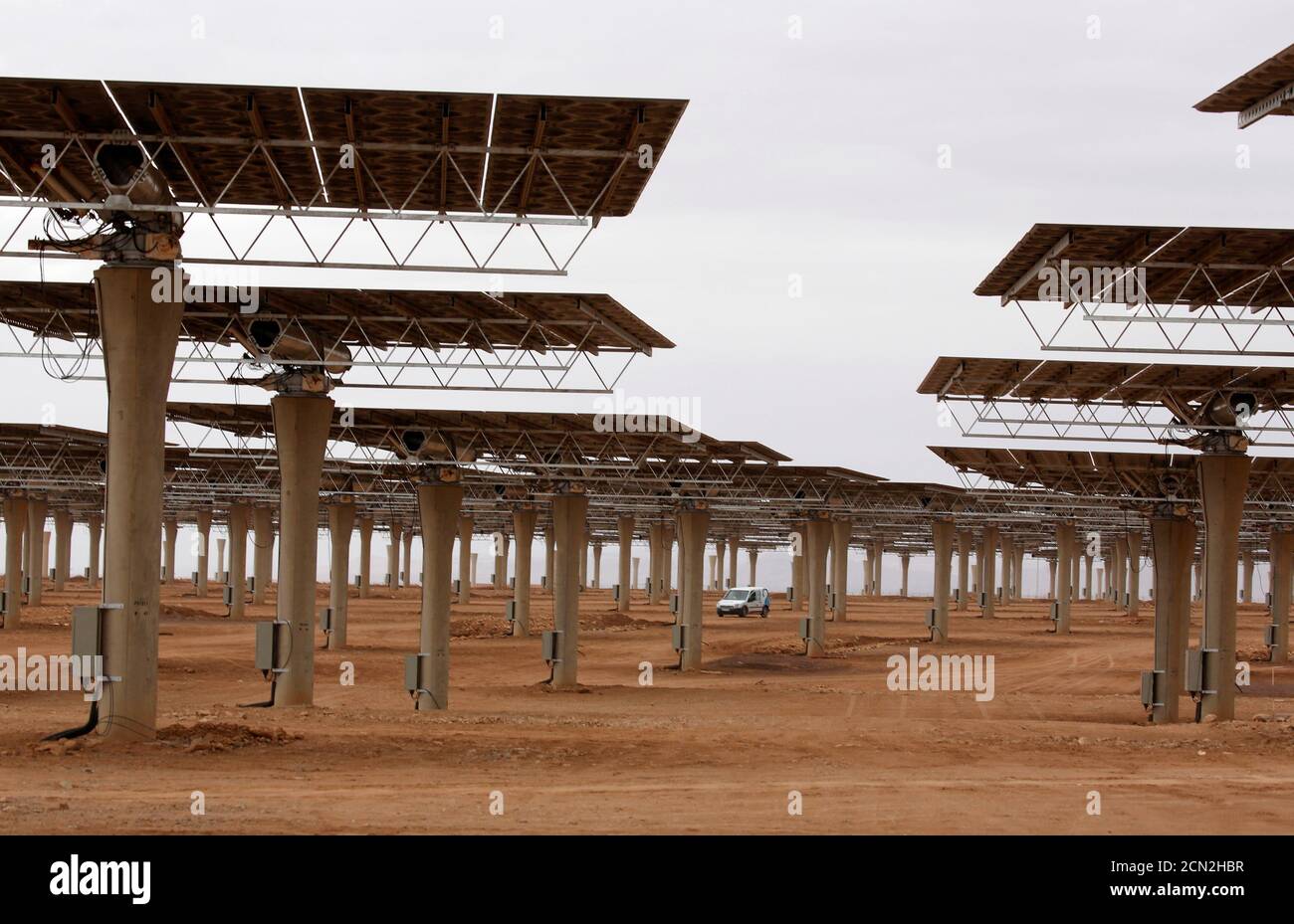 Noor solar power plant hi-res stock photography and images - Alamy
