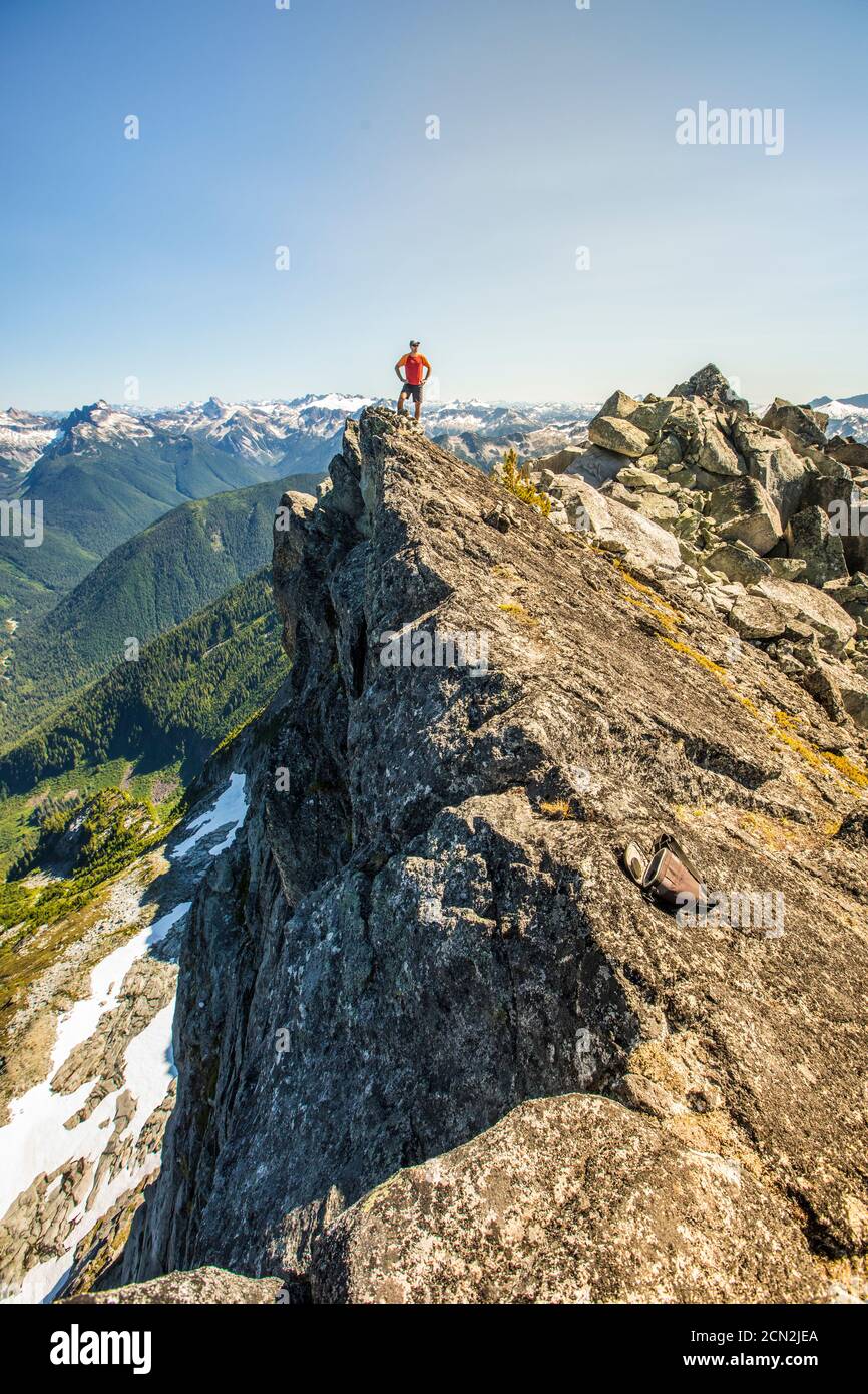 Runner on cliff edge hi-res stock photography and images - Alamy
