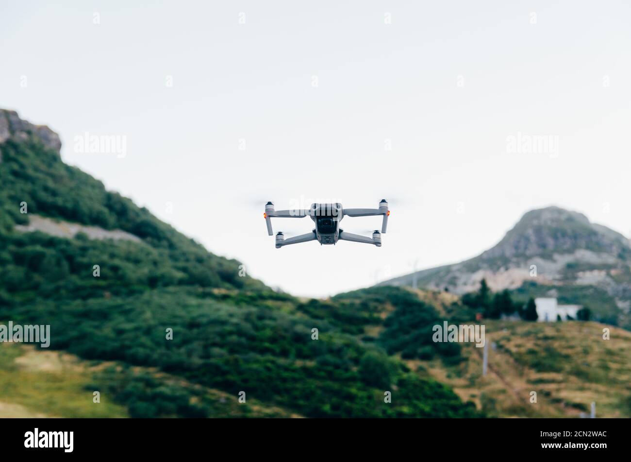 Rotating drone hi-res stock photography and images - Alamy