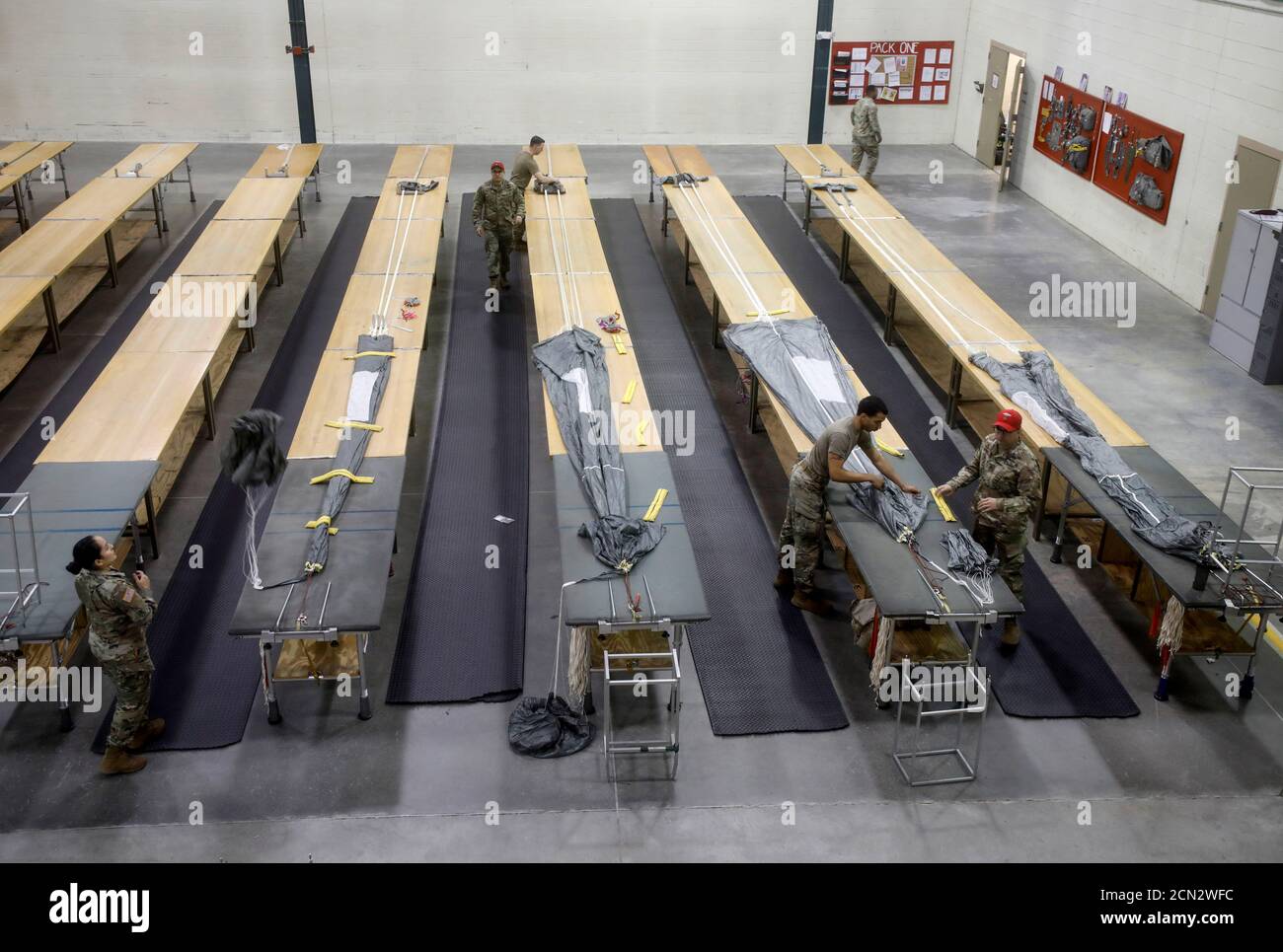 U s army paratroopers 82nd airborne hi-res stock photography and images ...