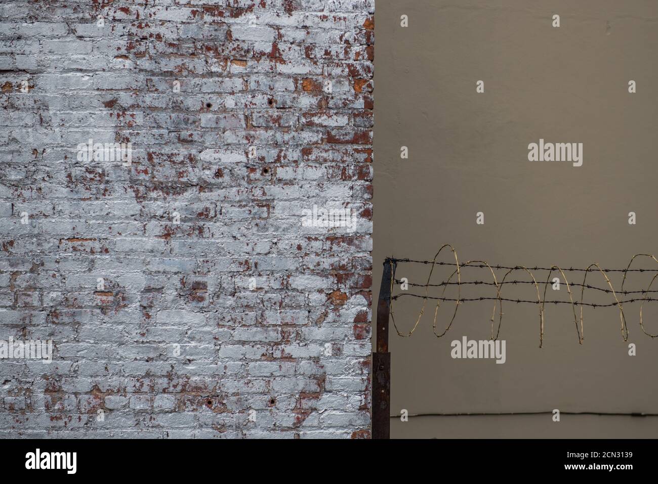 Half brick half concrete wall hi-res stock photography and images - Alamy