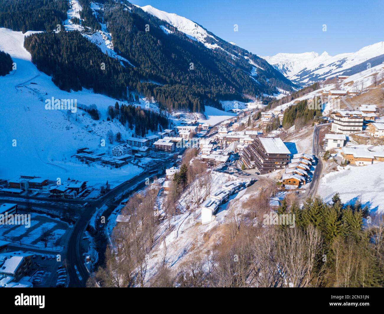 Beautiful mountain town covered in snow in the Alps in Austria Stock ...