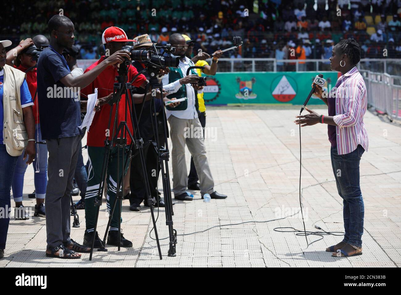 Live reporting africa hi-res stock photography and images - Alamy