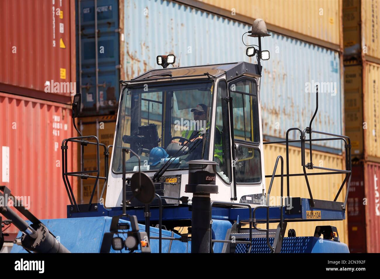 Empty shipping containers hi-res stock photography and images - Alamy